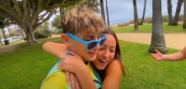 Does Affaf Buslach have brothers?