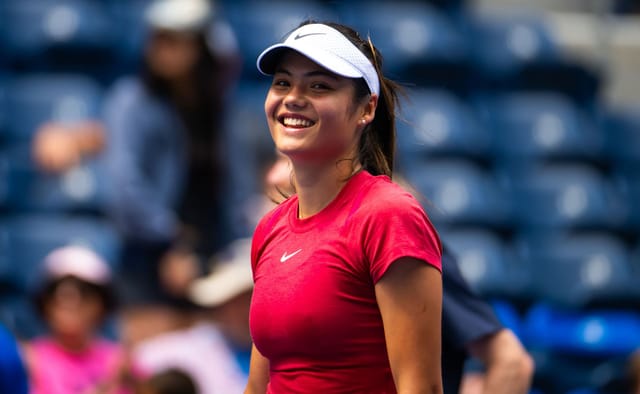 Emma Raducanu shares adorable selfie from night out, hits the gym ...