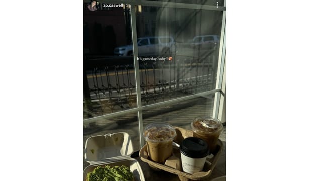 PIC: Oregon QB Dillon Gabriel's fiancee Zoe Caswell geared up for game ...