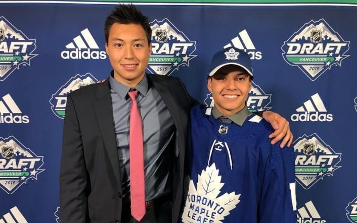 Who does Jason Robertson's brother play for?