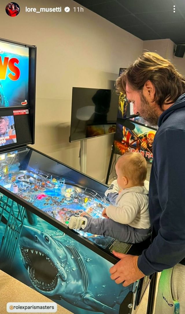 Lorenzo Musetti adorably fulfils dad duties ahead of Paris Masters ...