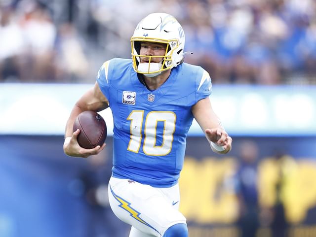 What jersey number does Justin Herbert wear?| Stats, Records and much more.