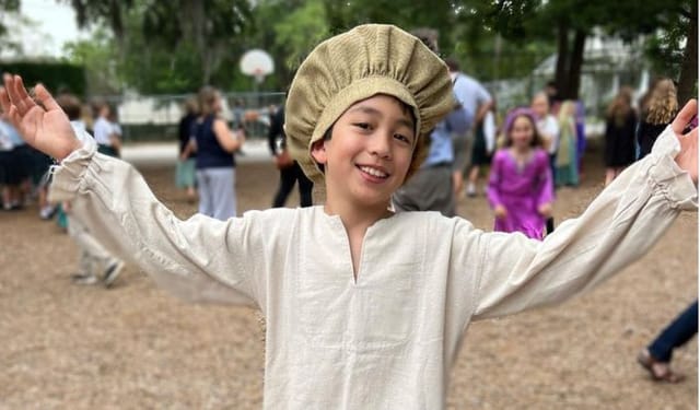 Who are Oliver Moy’s siblings, Sebastian, Alex, Nick, and Mateo?