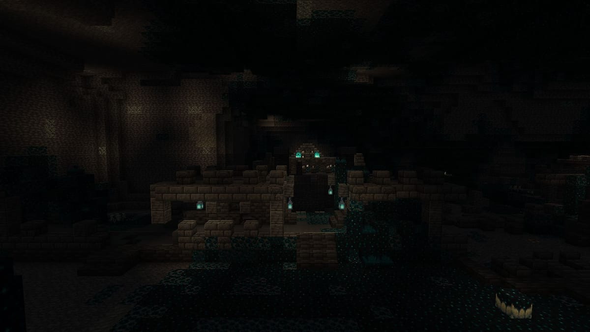 How to raid an Ancient City in Minecraft