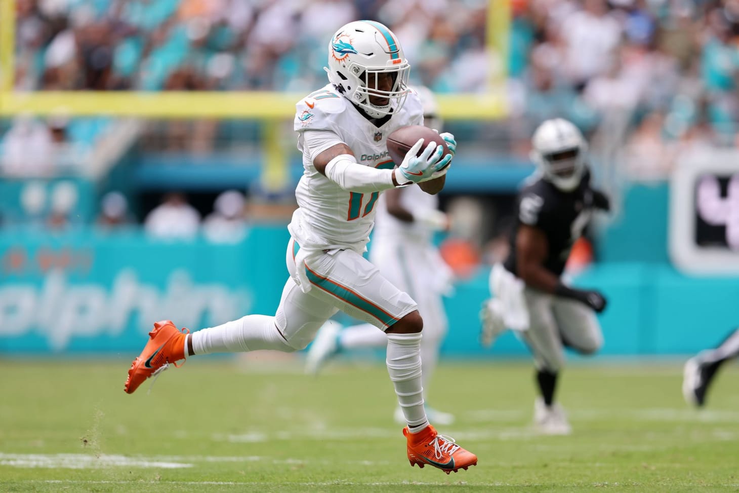 Tyreek Hill's Net Worth 2024, Salary, Cars and More