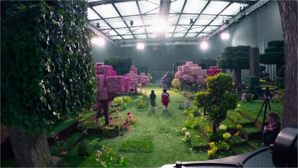 Minecraft reveals new behind-the-screen scenes from upcoming live ...