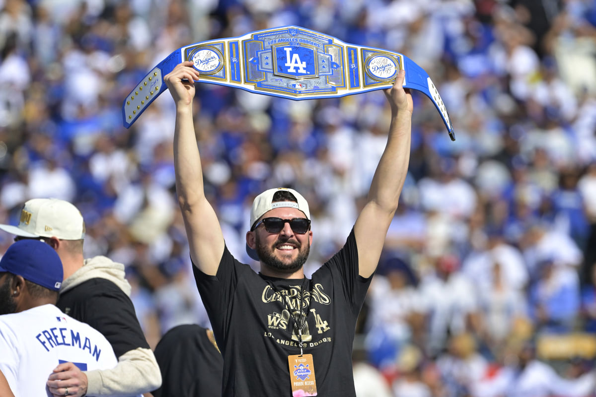 "My dad wanted to wear half-Yankees, half-Dodgers jersey": Alex Vesia ...