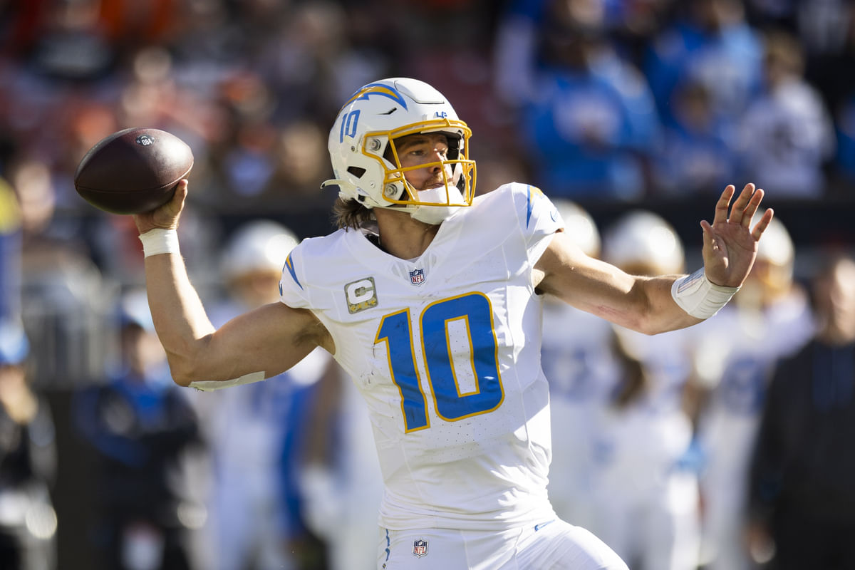 Week 10 Fantasy Football Start 'Em Sit 'Em Flex picks feat. Justin Herbert, Ray-Ray McCloud
