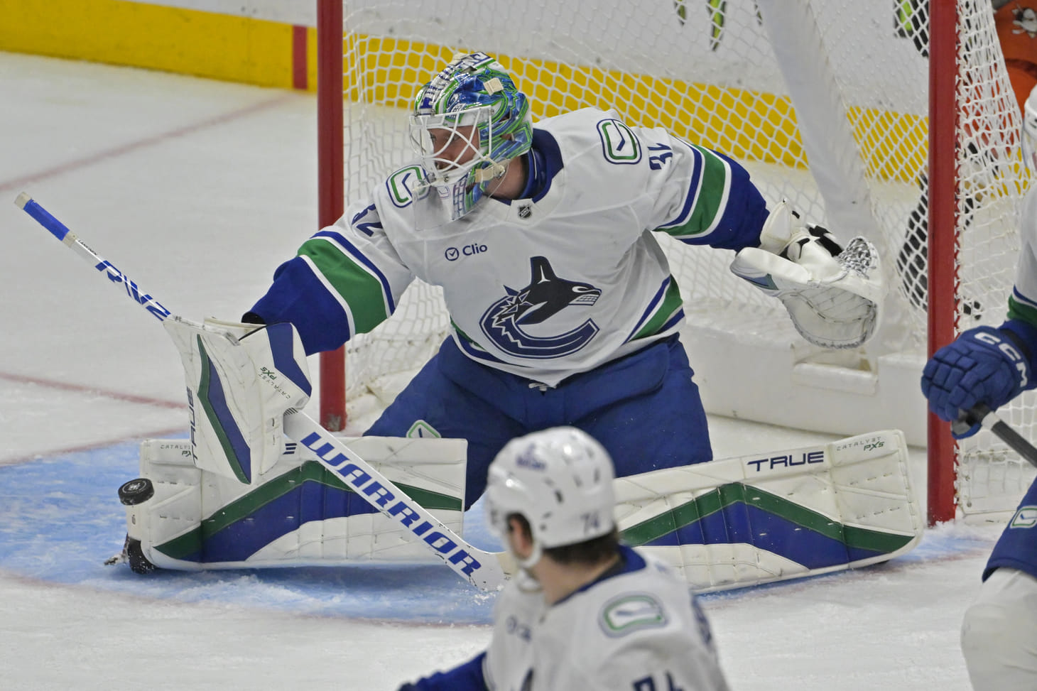 Vancouver Canucks vs Edmonton Oilers: Live streaming options, where and ...
