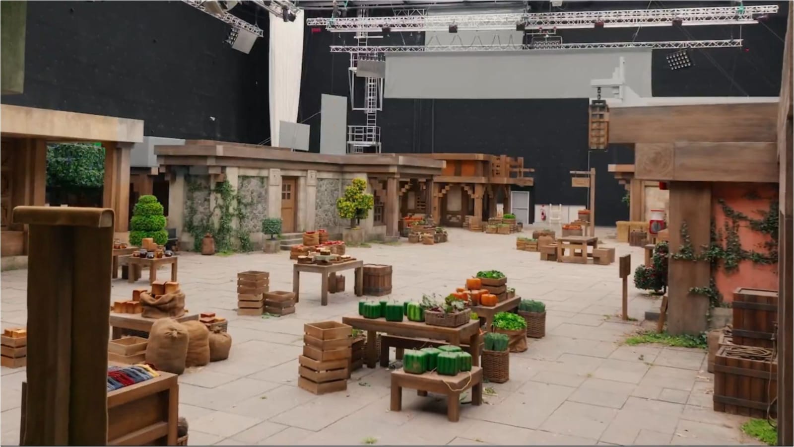 Minecraft reveals new behind-the-screen scenes from upcoming live ...