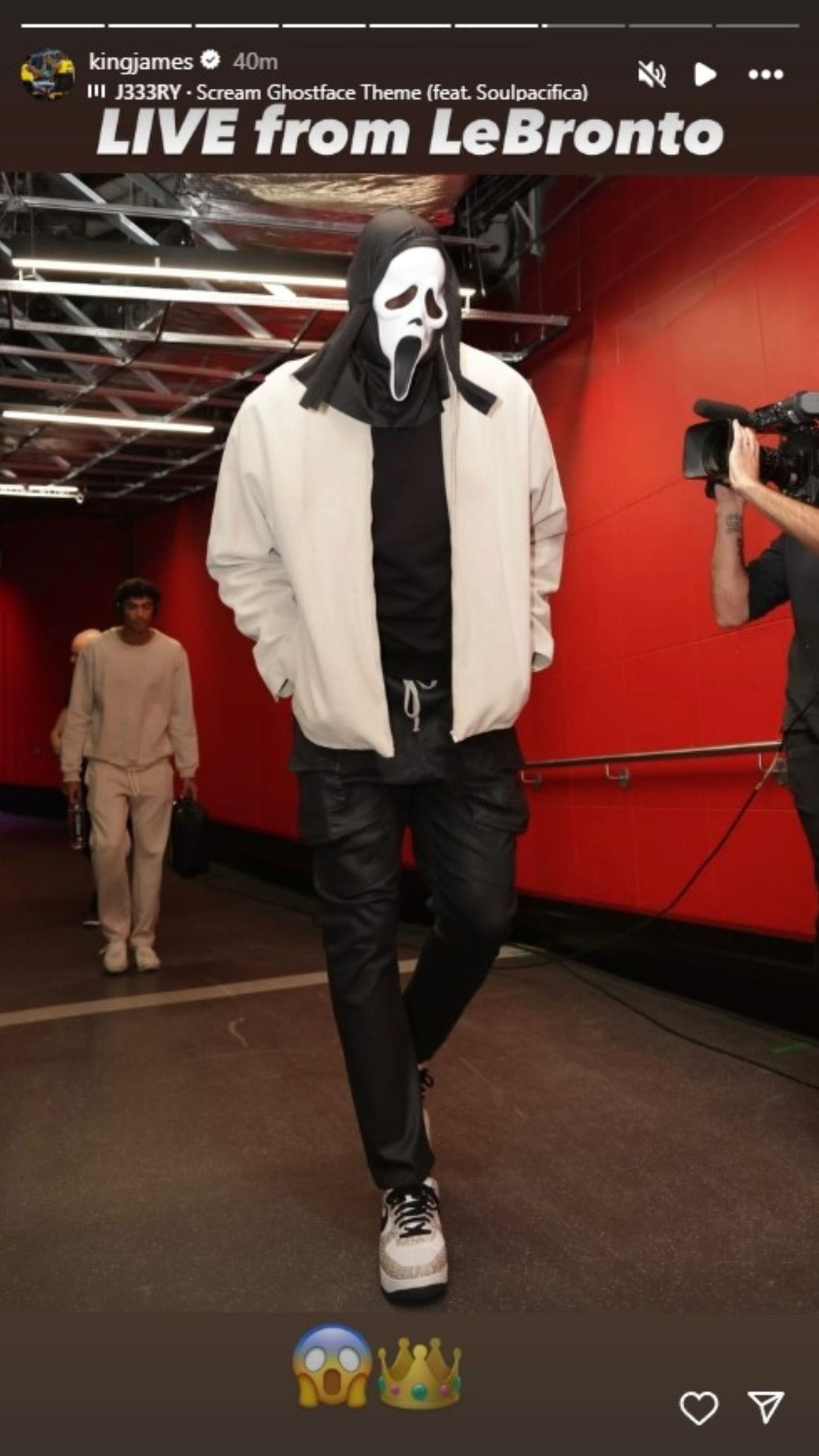 PHOTOS: LeBron James rocks iconic Scream ghostface mask for Lakers vs ...