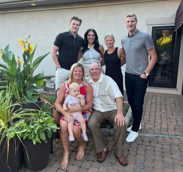 Eric Robinson Family - Father, Mother, Siblings, Wife