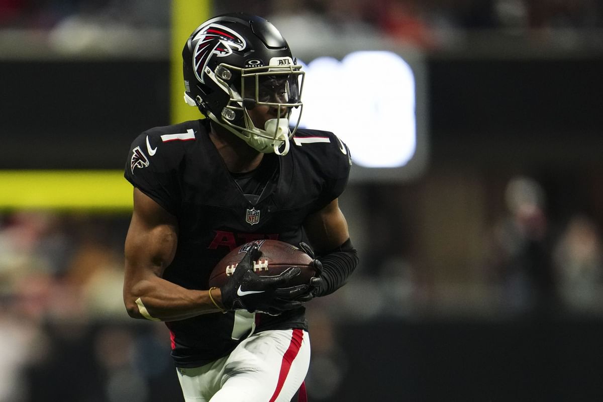 Darnell Mooney or George Pickens: Week 10 Start 'Em, Sit 'Em: Fantasy ...