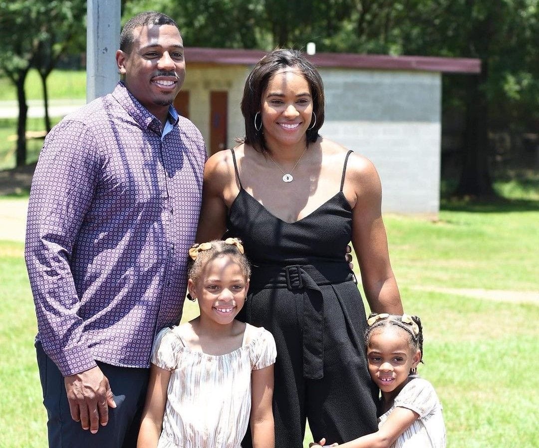 Joni Taylor Family - Father, Mother, Siblings, Husband, Kids