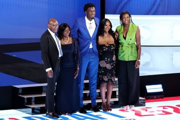 Who are Mark Williams' Siblings?