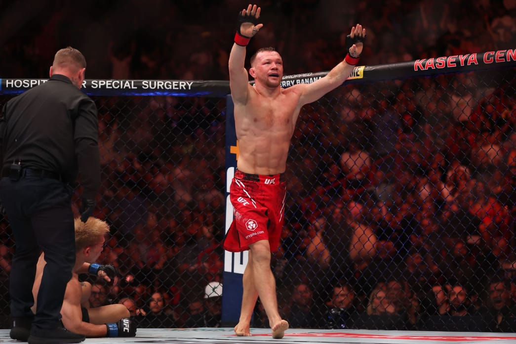 What fighting style is Petr Yan?