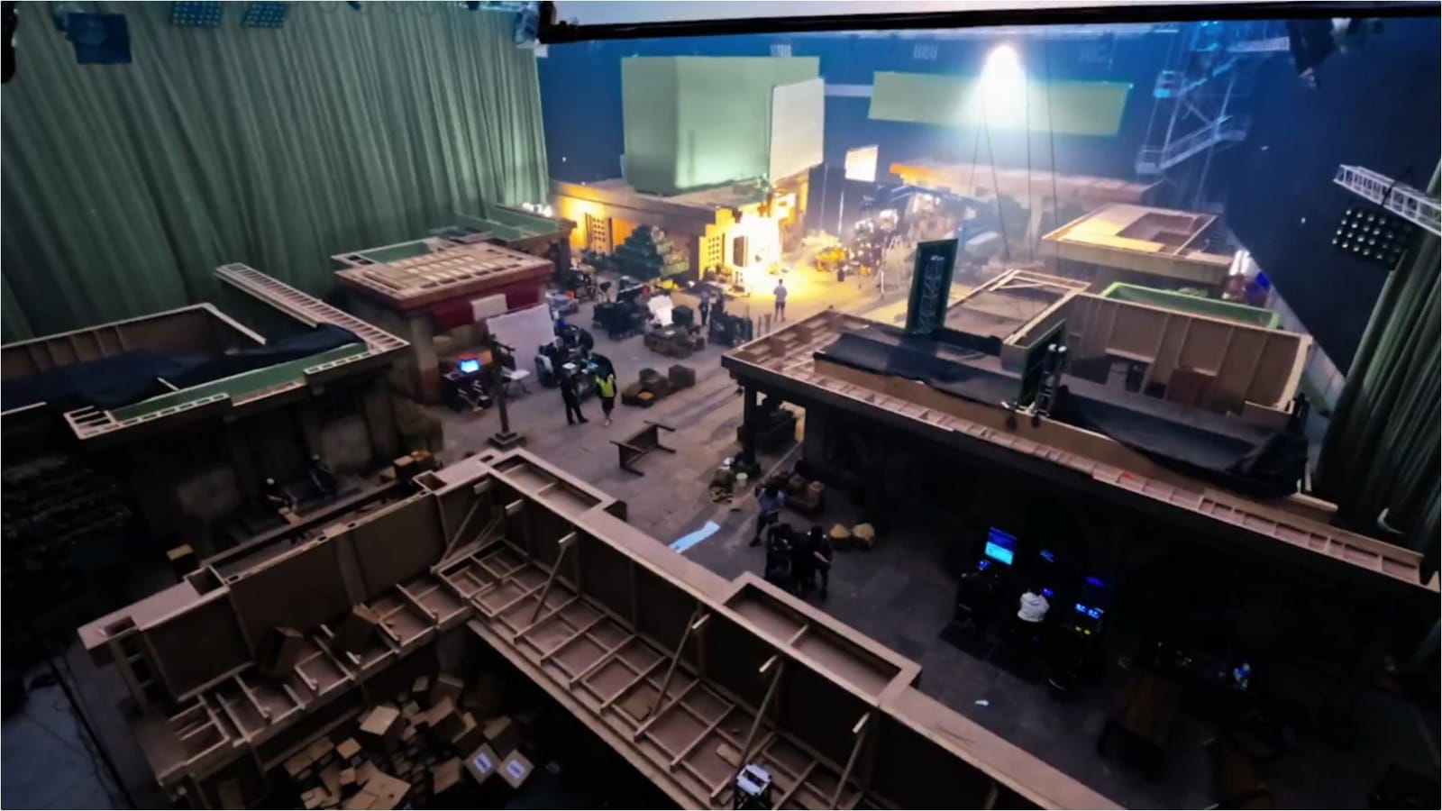 Minecraft reveals new behind-the-screen scenes from upcoming live ...