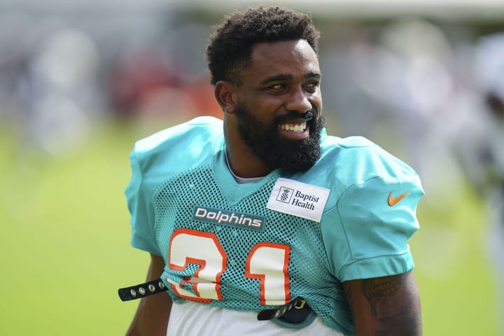 How much is Raheem Mostert's Contract?