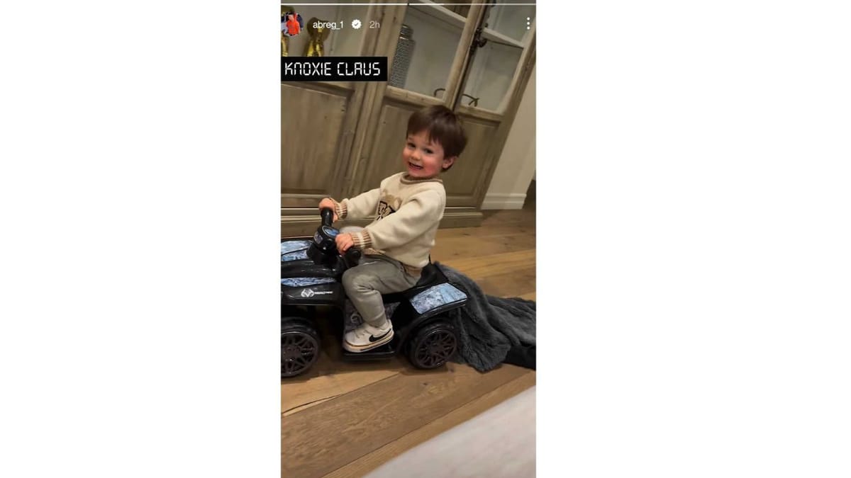 Alex Bregman captures adorable moment of son Knox playing Santa ...