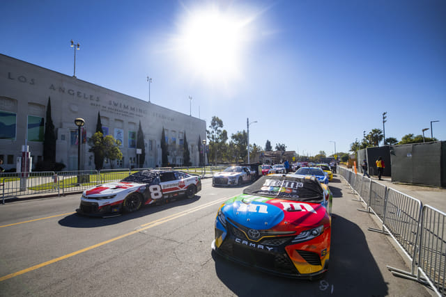 How did NASCAR convert LA's football field into a racetrack? All you ...