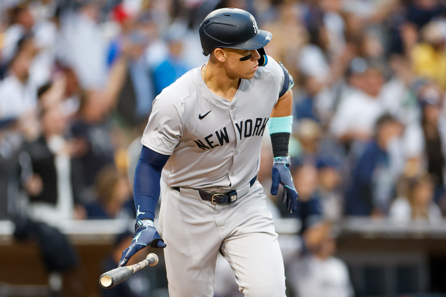 "Tommy Edman and Mookie Betts should snag, sign, and mail them to each ...