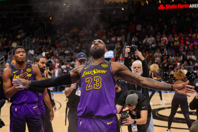 Hawks fans erupt in "Bron will trade you" chants for Lakers' $32M wing