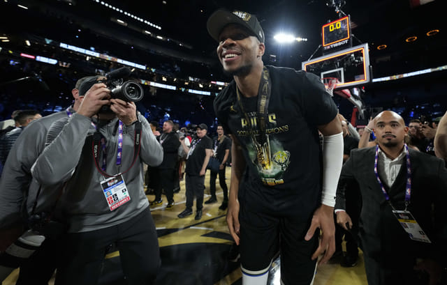 Antetokounmpo: Giannis Antetokounmpo earns heartfelt shoutout from ...