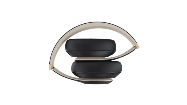 Beats Studio Pro available at the lowest price during holiday season