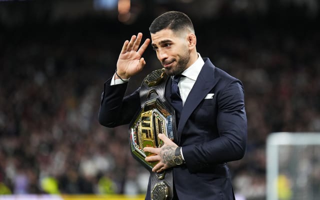 MMA News: UFC star shares broken foot X-ray, shocking details about Joe ...
