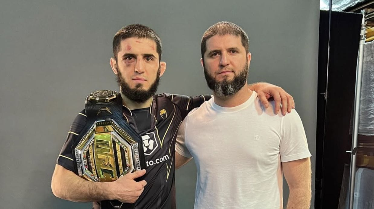 How many brothers does Islam Makhachev have?