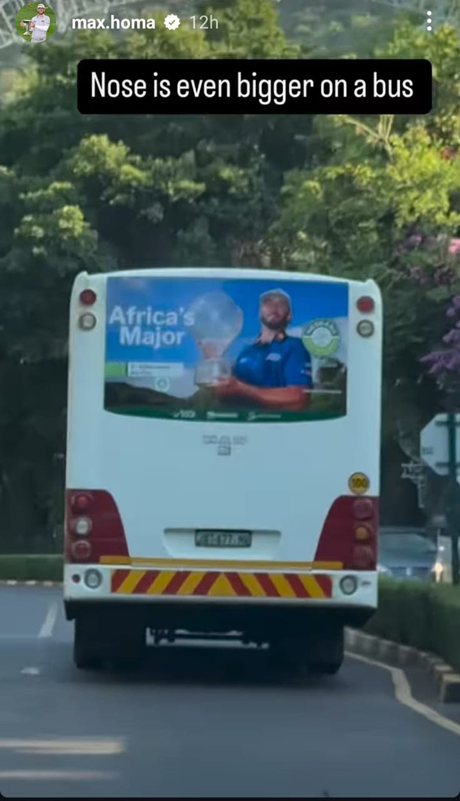 Max Homa trolls himself over a poster on a moving bus