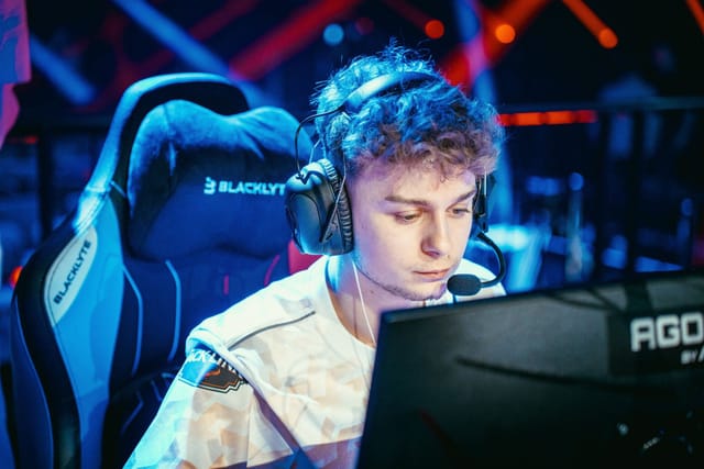 kaajak's Valorant settings (2024): Crosshair, configuration, keybinds ...