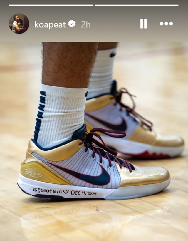 Photo: 5-star forward Koa Peat receives a heartfelt text message from ...