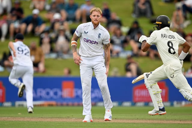 Fresh injury scare for Ben Stokes as the English skipper walks off the ...