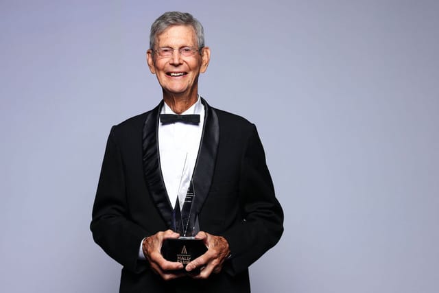 Australia legend Ian Redpath dies at the age of 83