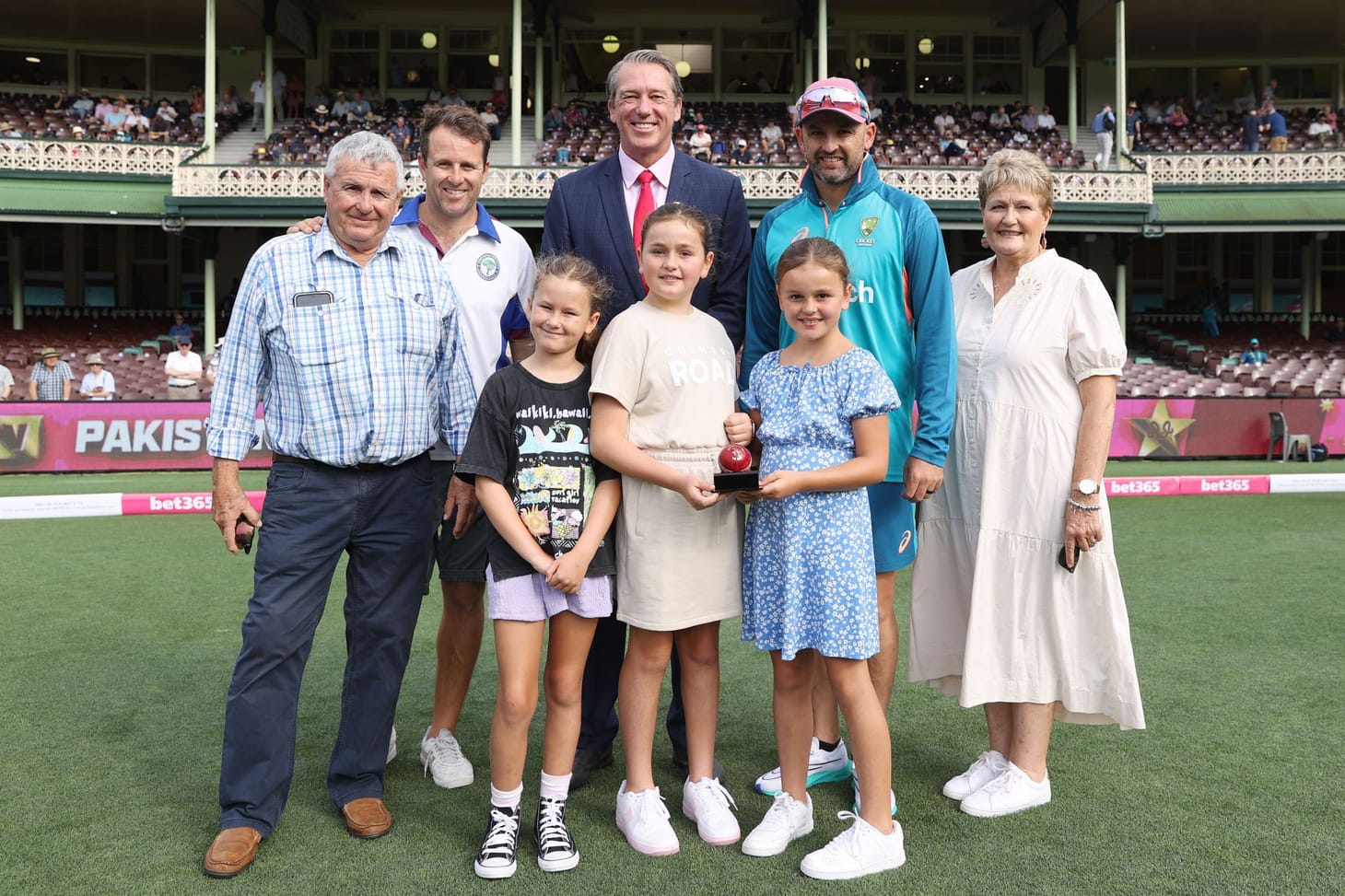 Nathan Lyon Family - Father, Mother, Siblings, Wife, Kids