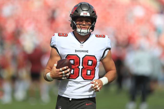 Cade Otton or Jonnu Smith Week 14 Start 'Em, Sit 'Em: Fantasy football ...