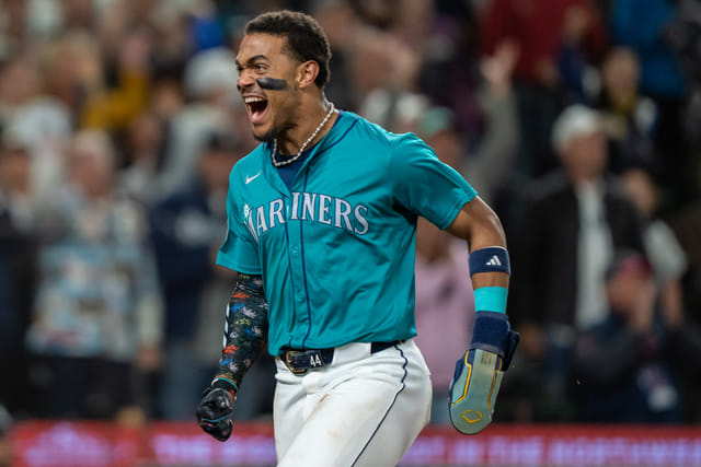 Julio Rodriguez drops 2-word caption for gym selfie with Phillies ...