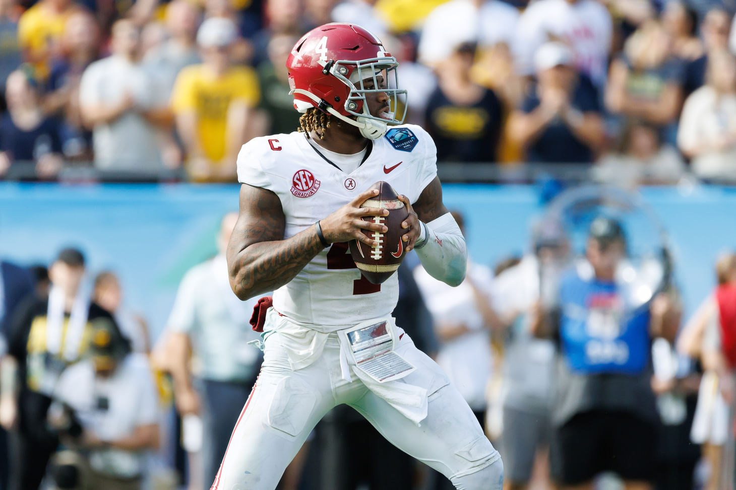 “He throws like a tight end too”: CFB fans react to Alabama QB Jalen ...