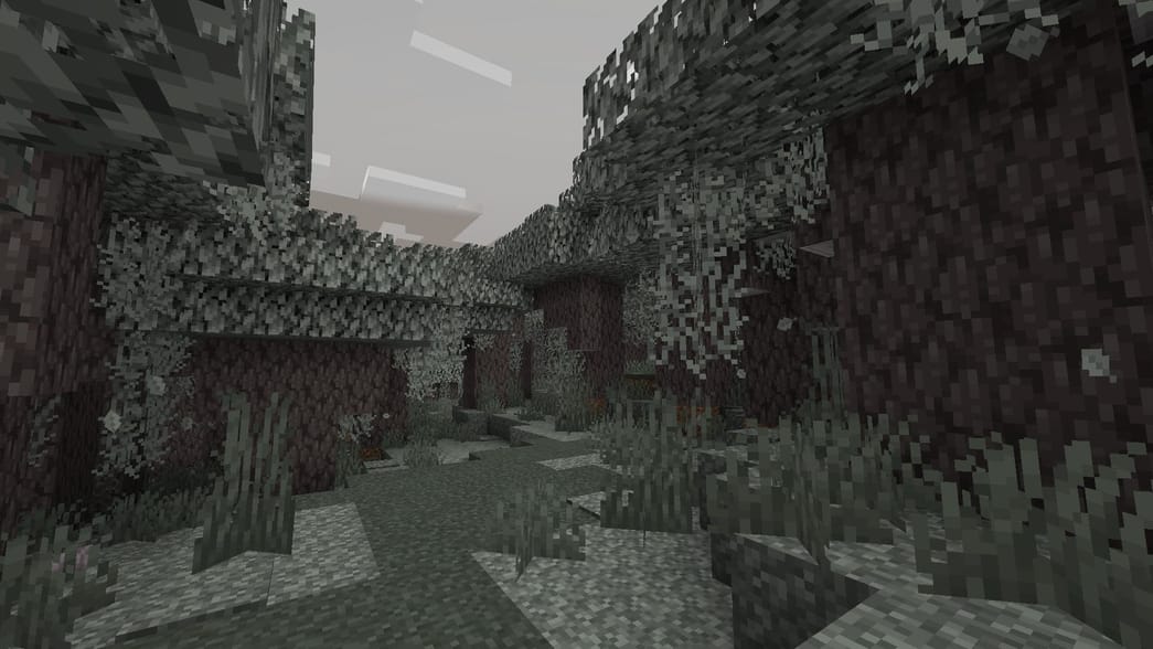 Minecraft player discovers woodland mansion surrounded by pale garden biome