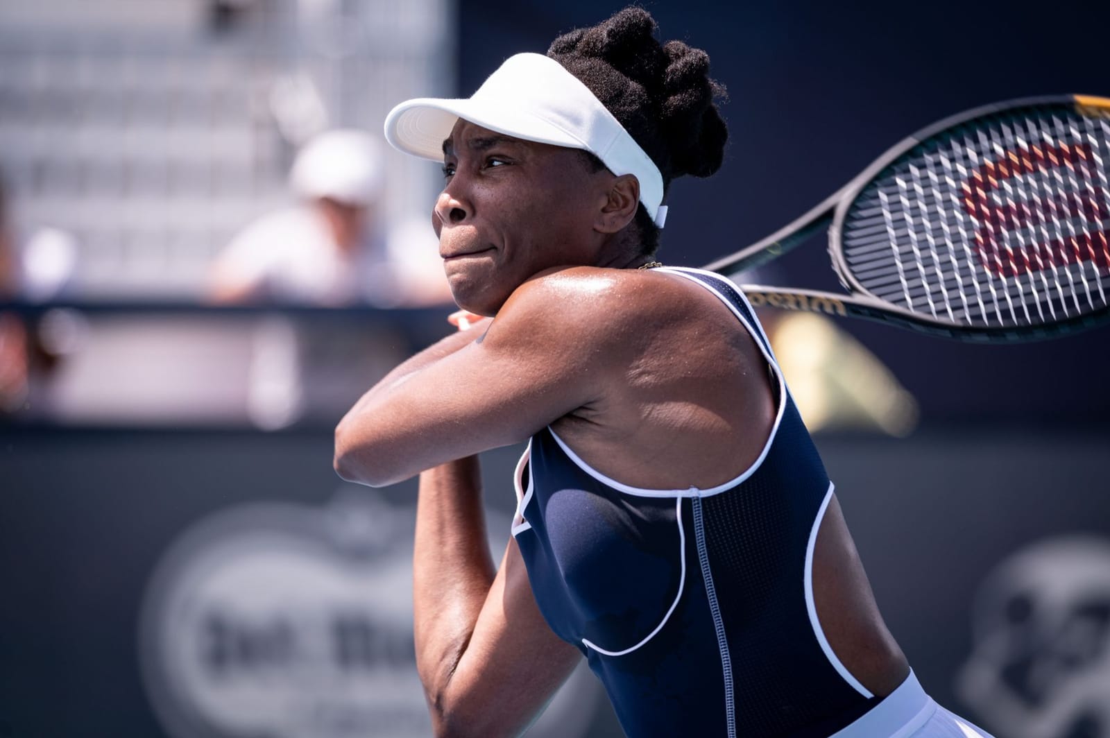 Venus Williams debuts sleek new look, trades braids for straight hair ...