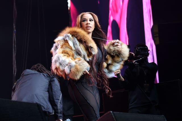 "Huncho about to buy her a city"— Internet reacts as Jonathan Wright ...