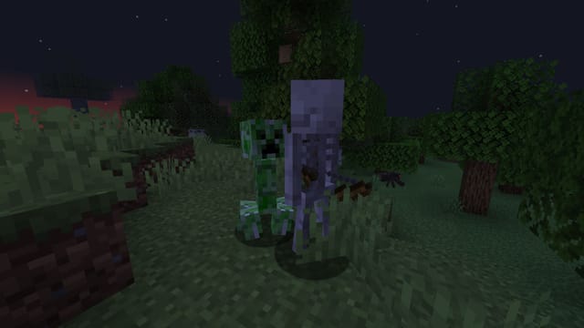 How to use Creepers to defeat other enemies in Minecraft