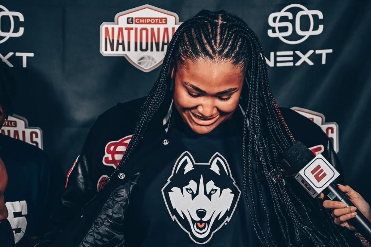 Who are Sarah Strong’s parents? Meet her parents, Danny Strong and ...