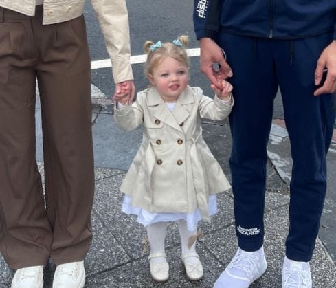 Who is Johnny Davis's girlfriend, Jessica Bruchs?