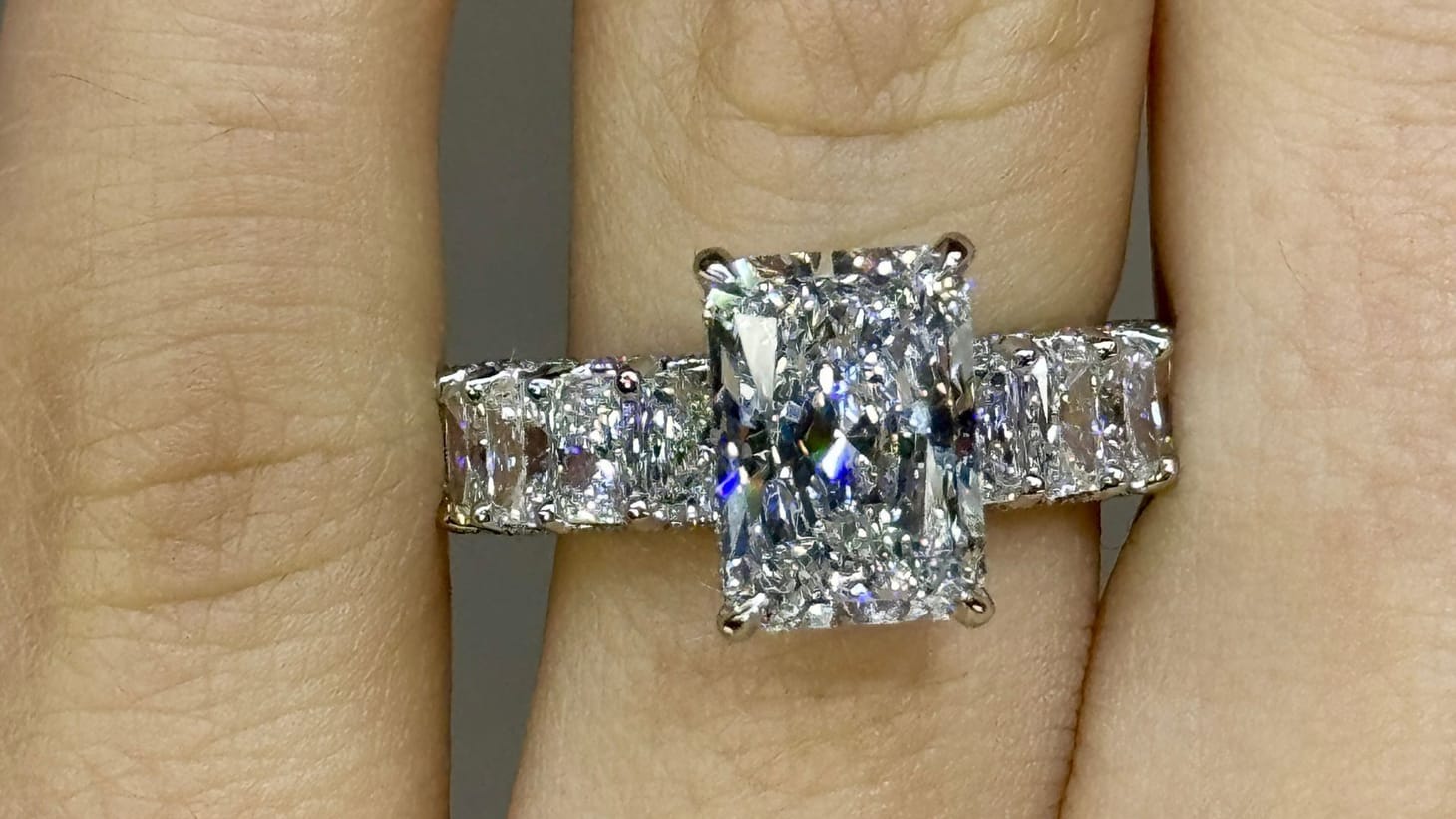 DeVonta Smith proposes to girlfriend Mya Danielle with $18,850 diamond ...