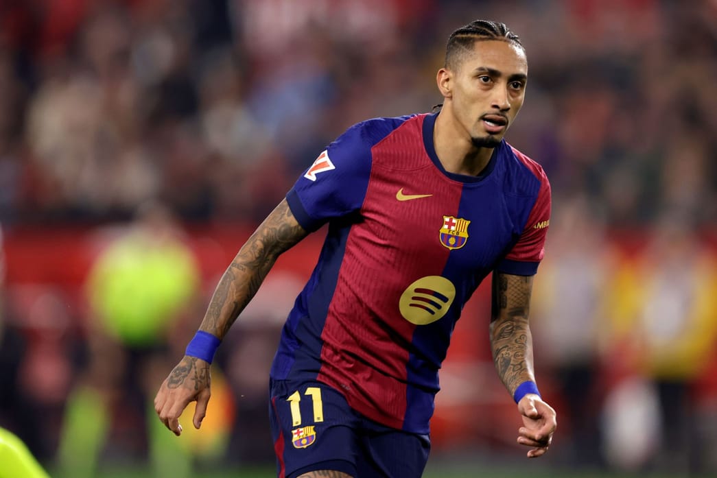 "Has no business in our starting XI""He was s**t today" - Fans unhappy ...