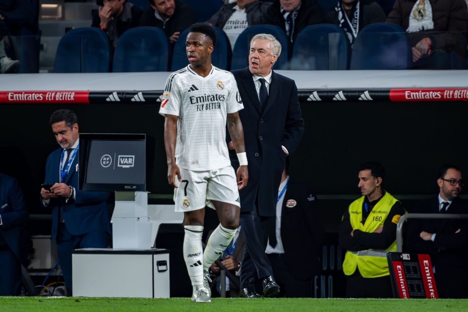 Premier League side eye ambitious move to sign Jude Bellingham from ...