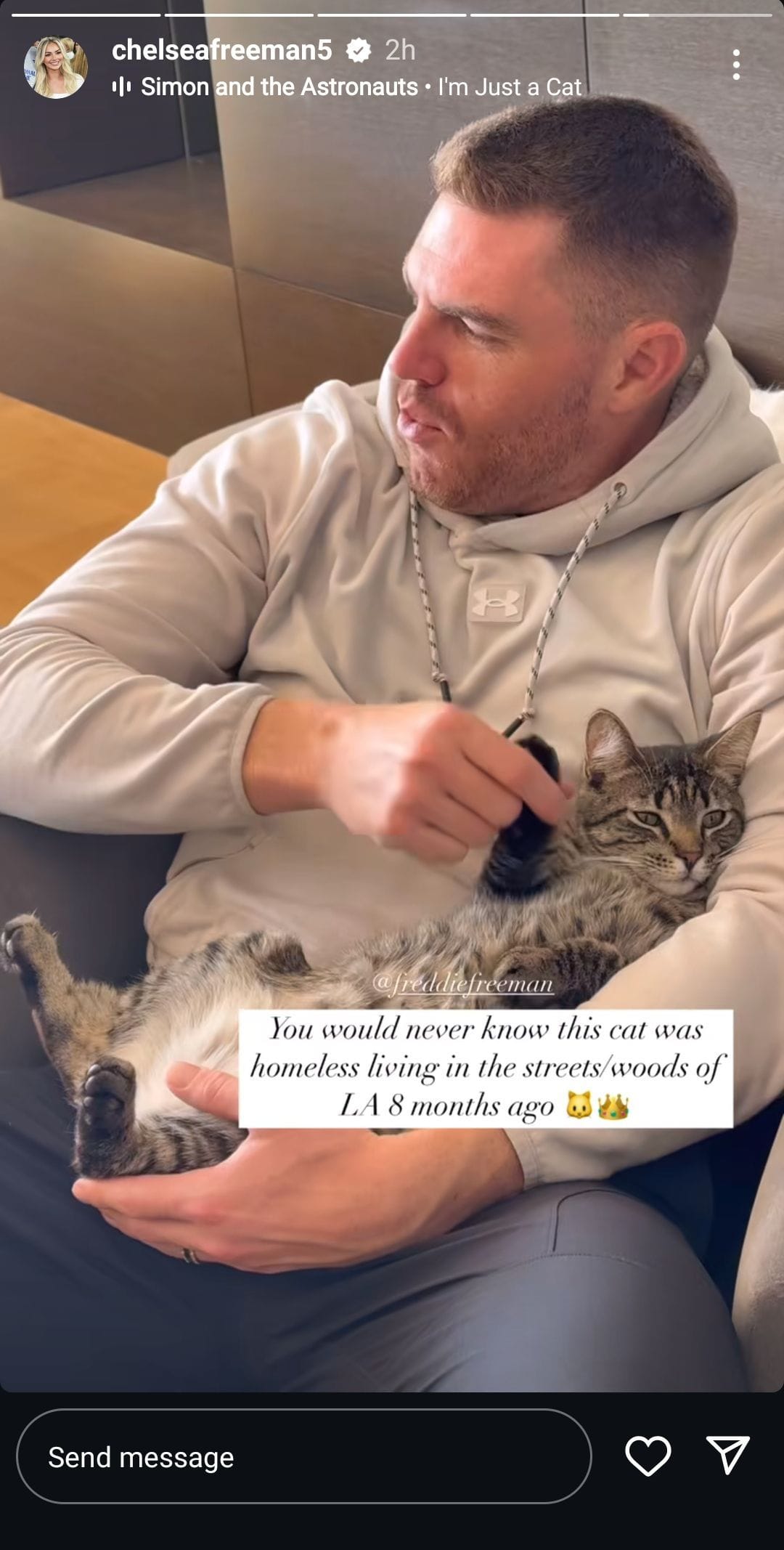 Freddie Freeman's wife Chelsea reacts to Dodgers' $162,000,000 ...