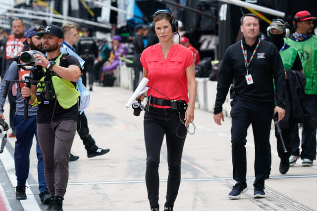 Jamie Little: NASCAR reporter Jamie Little stuns in fuchsia pink blazer ...